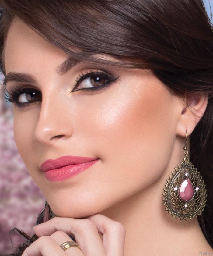 Cercei cu piatră sintetică roz pal, cristale şi metal decupat de ...