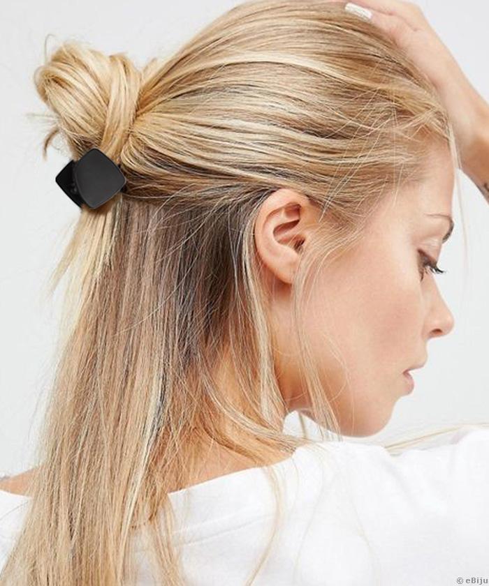 Clama de par, neagra, forma romb