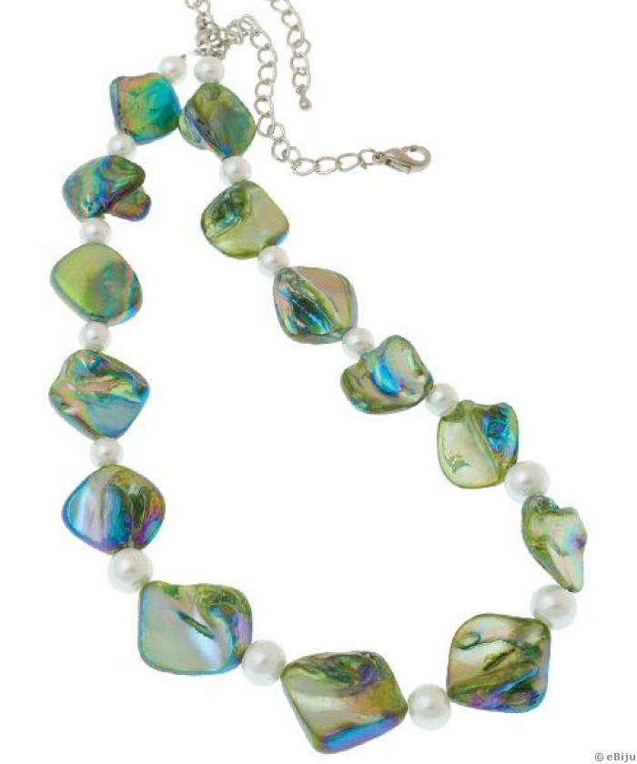 Colier sidef verde lucios cu perle albe de sticla